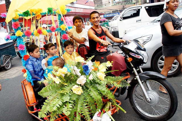 Ang Flores de Mayo ay hindi Santacruzan | GMA News Online