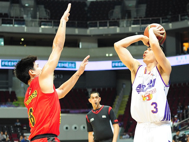 PBA: Solid game from Sutton propels Air21 past Barako | GMA News Online