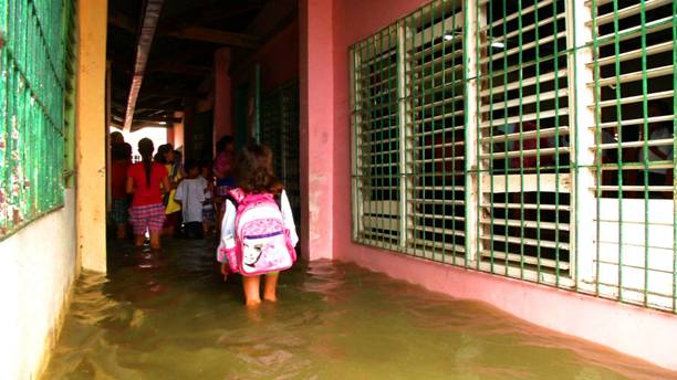 Eskwelahang binabaha sa Pampanga, siniyasat ng 'Reporter's Notebook ...