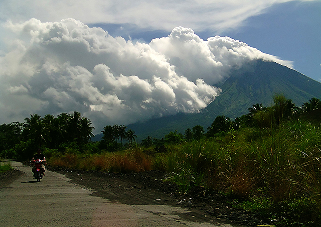 Phivolcs raises Mayon Volcano alert level to 3 | GMA News Online
