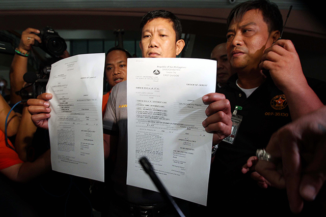 Revilla’s aide Richard Cambe surrenders to Sandiganbayan | GMA News Online