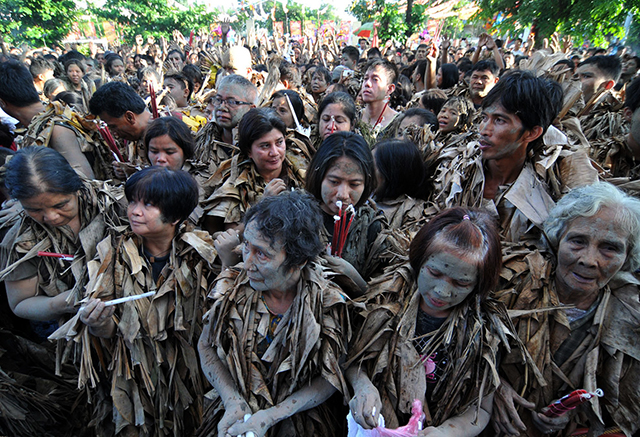 Hundreds celebrate ‘mud people’ festival in Nueva Ecija town | GMA News ...