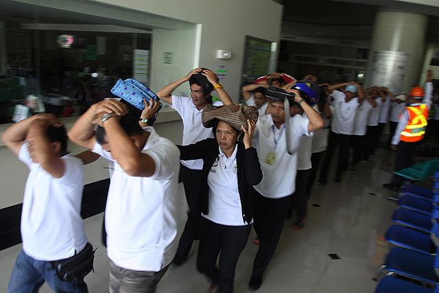 PHIVOLCS, NDRRMC: Be quake-ready with life-saving duck-cover-hold moves ...