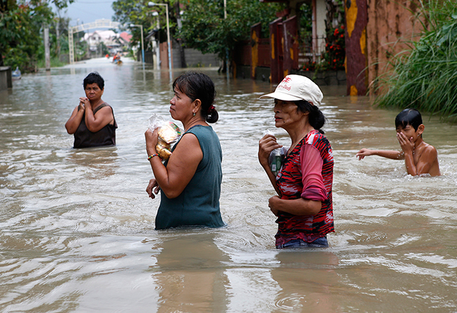 Floods render parts of Rizal impassable | GMA News Online