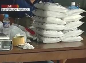 3 arrested, guns and shabu seized in Caloocan raid | GMA News Online