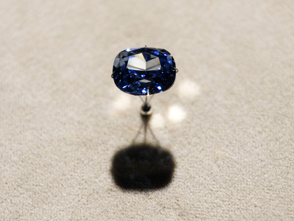 Rare flawless ‘Blue Moon Diamond’ goes on display in Los Angeles | GMA ...