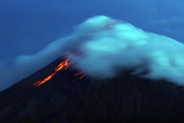 Inside the danger zone of Mayon Volcano | GMA News Online
