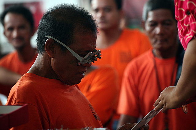 Davao City Jail releases 8 inmates for good behavior | GMA News Online