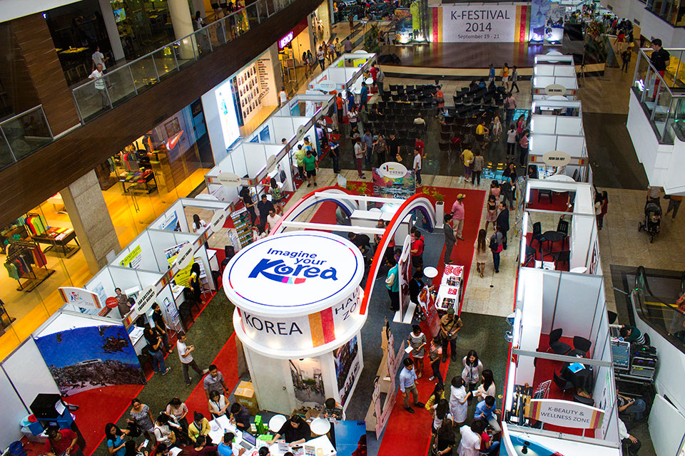 Hallyu Weekends at K-Festival 2014 - GMA News Online by Analyn Perez