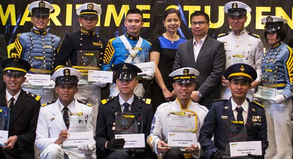 10 outstanding Pinoy maritime students honored | GMA News Online
