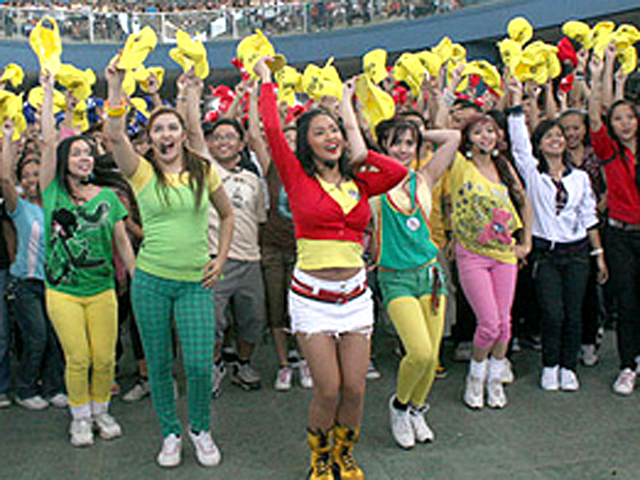 'SixBomb' o 'SexBomb'?: Magkahalong reaksiyon sa bagong dance group sa ...