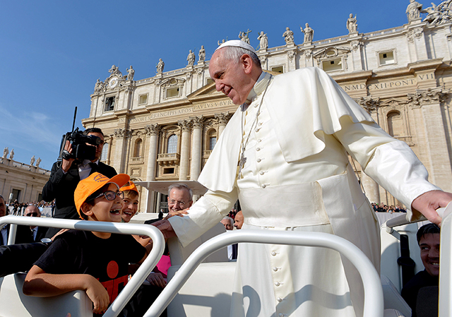 Look: Vatican gives first official glimpse of popemobile | GMA News Online