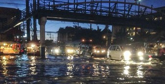 Broken pipe causes flooding on major Pasig road | GMA News Online