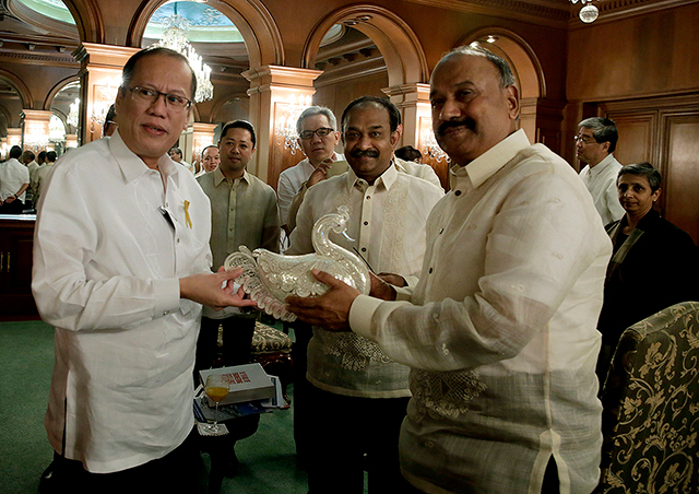 PNoy prays for peace, solution to greed in JIL anniversary | GMA News ...