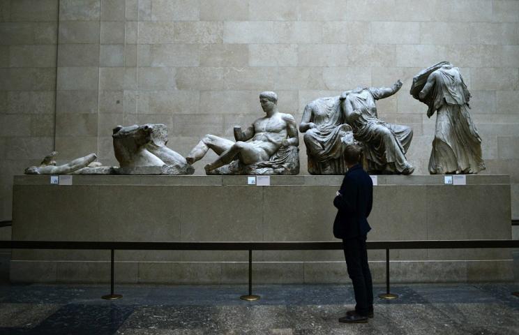 Greeks hold candlelight vigil demanding the return of Parthenon marbles