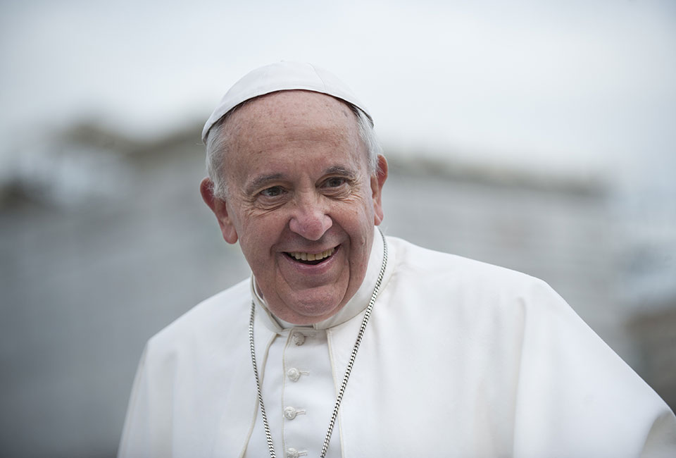 Pope Francis souvenir items popular in Bicol | GMA News Online