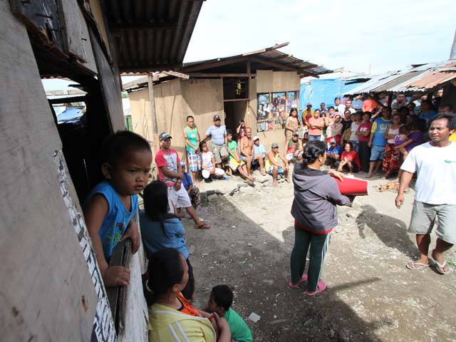 Metro Manila residents heed evacuation call ahead of Ruby | GMA News Online