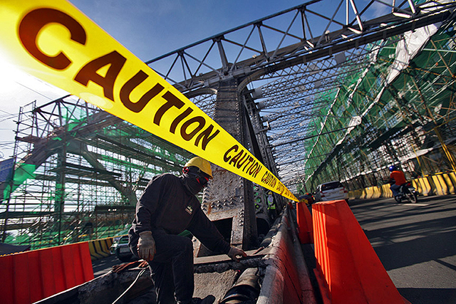 DPWH opens two lanes on Ayala Bridge | Philippine News