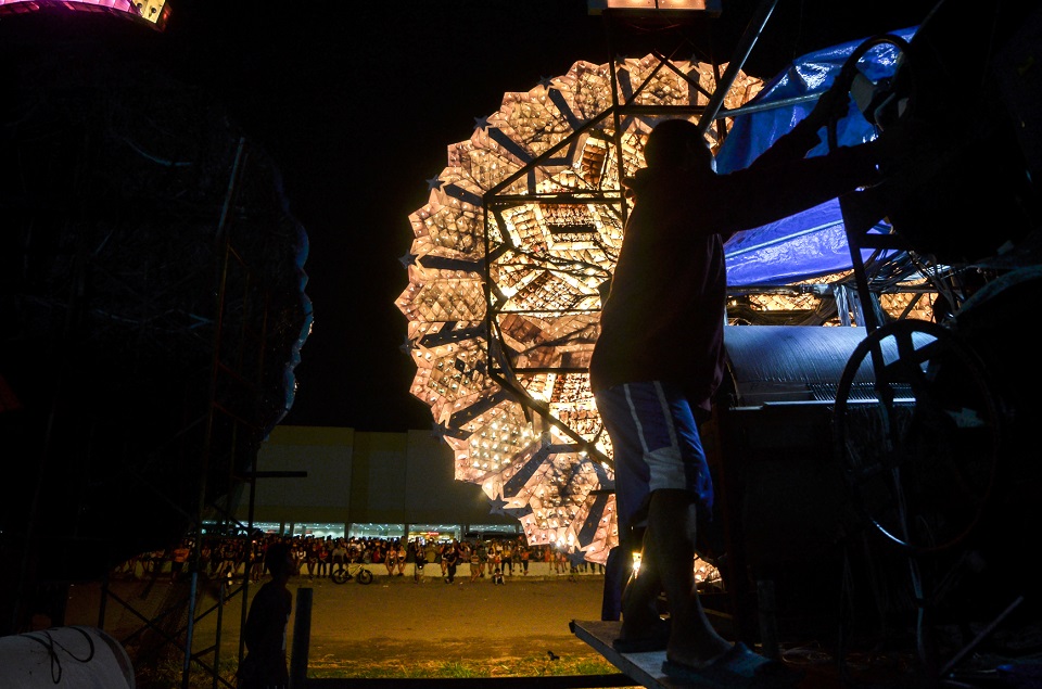 Kapampangans seek UNESCO World Heritage status for giant ‘parul ...