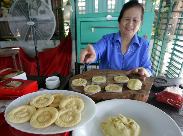 Pampanga chef puts the pope’s image on biscuits | GMA News Online