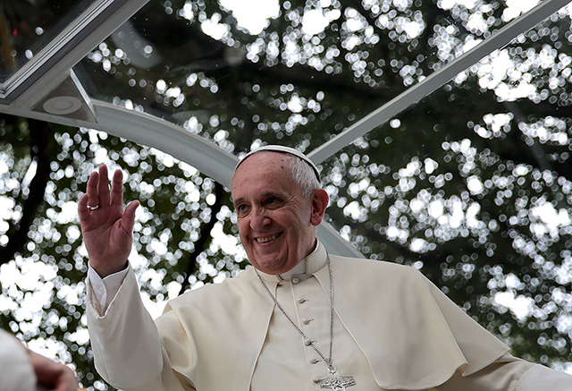 ‘We love you’ chants cap hectic day for Pope | GMA News Online