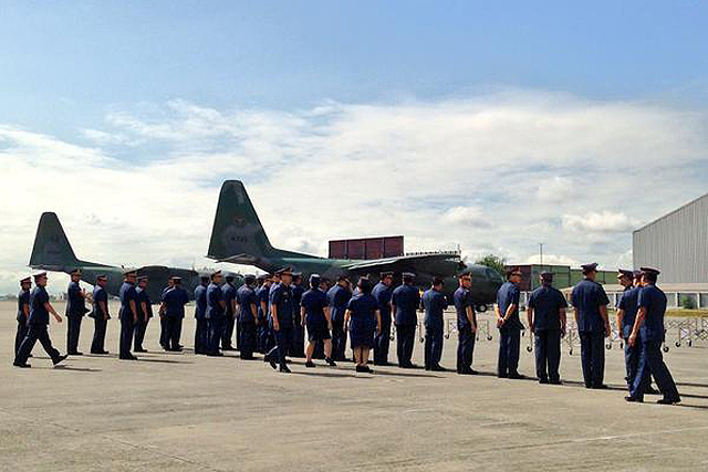 42 PNP-SAF slain in Mamasapano clash given arrival honors at Villamor ...