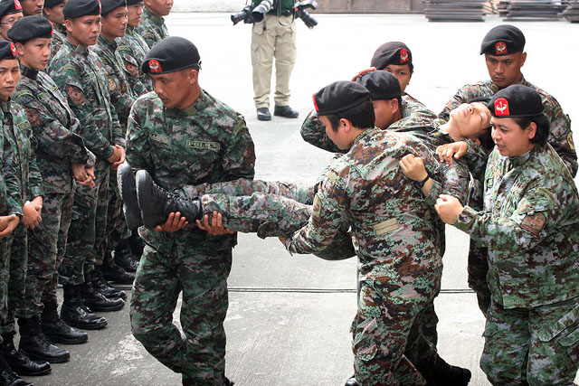 SAF troopers, inuudyukan umano na bumitiw ng suporta kay PNoy | GMA ...