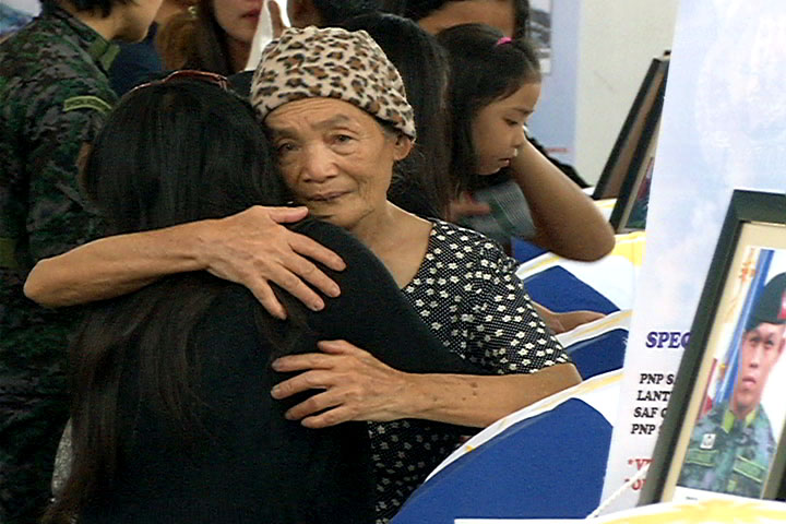 Pighati ng pamilya ng 'Fallen 44' sa 'Brigada' | GMA News Online