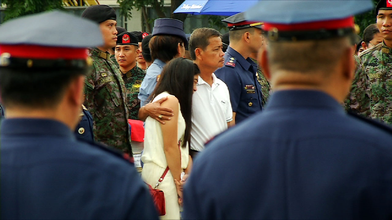 Pighati ng pamilya ng 'Fallen 44' sa 'Brigada' | GMA News Online