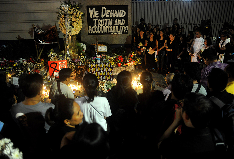 Baclaran devotees dedicate Mass to Fallen 44 | GMA News Online