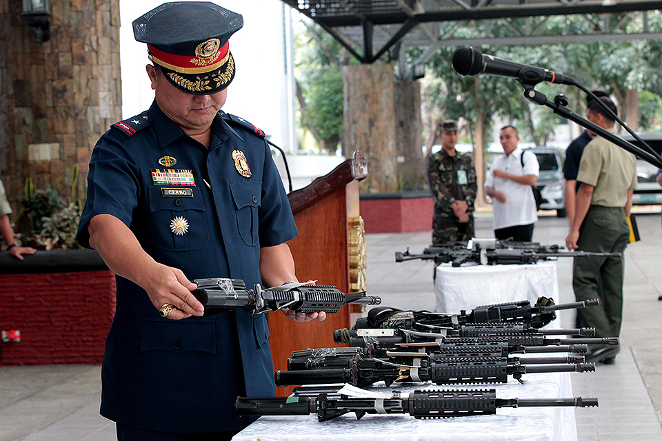 PNP to probe alleged military turnover of SAF guns to MILF | GMA News ...