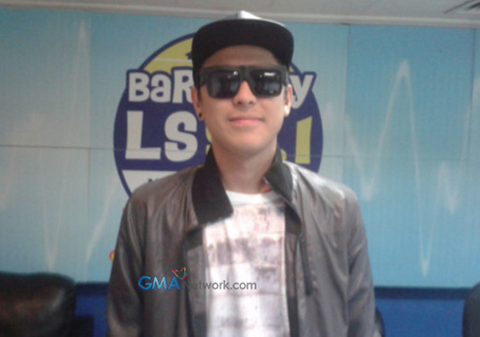 Newbie singer Neo Domingo, may pakiusap sa JaMich fans | GMA News Online