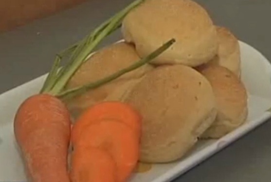 Carrot pan de sal a hit in Pangasinan | GMA News Online