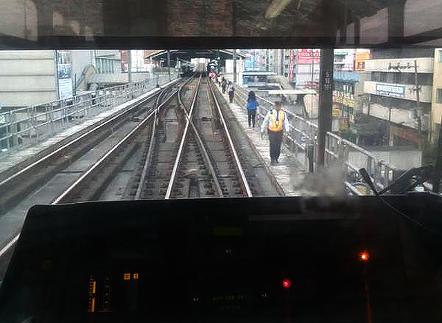 Track problem temporarily stops MRT-3 operations | GMA News Online