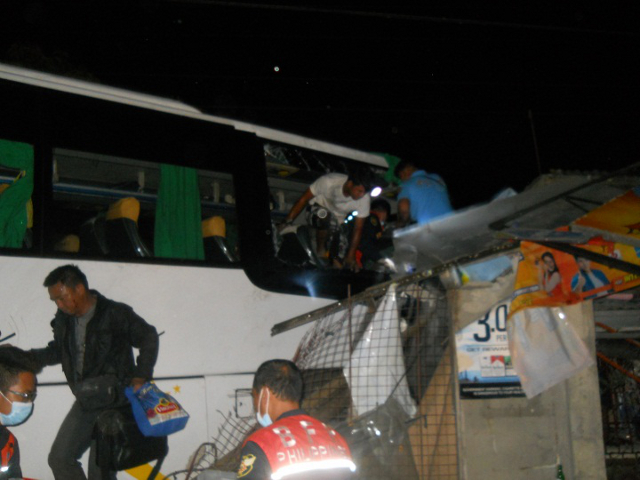 1 killed, at least 12 hurt as bus plows into houses in Quezon | GMA ...