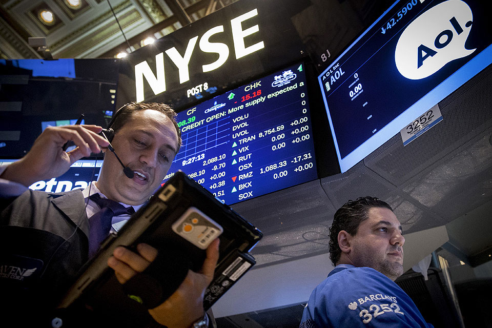 Wall Street ticks up, lifted by Verizon, chipmakers | GMA News Online