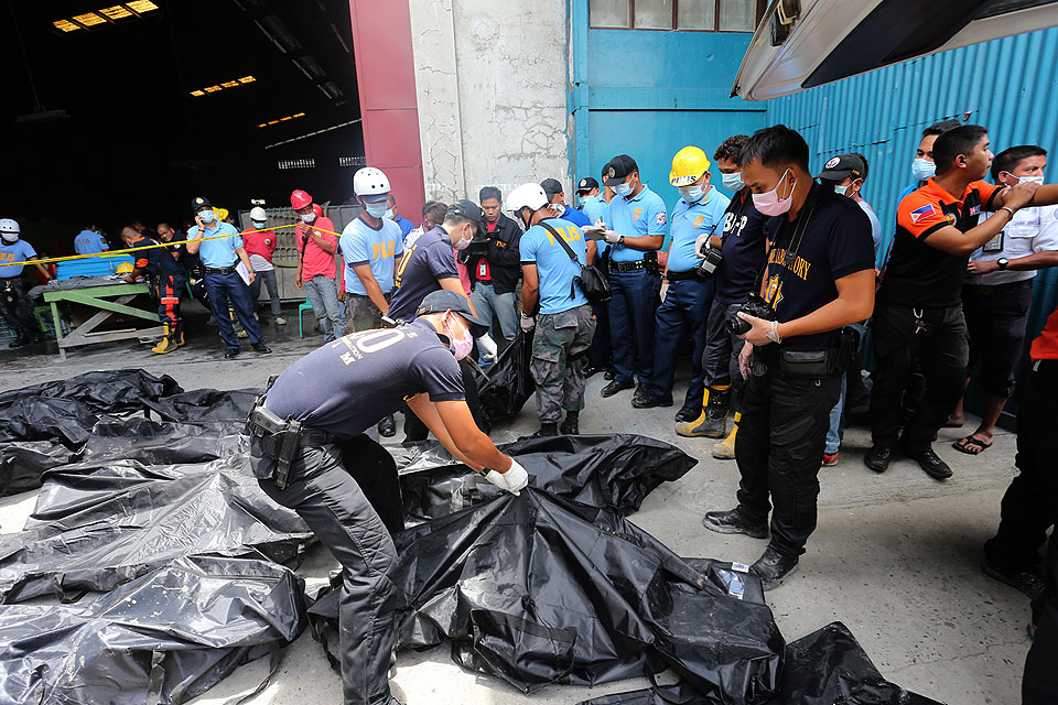 Mga nakaligtas at pamilya ng mga nasawi sa nasunog na pabrika sa Valenzuela, sasahod ng P8K ...