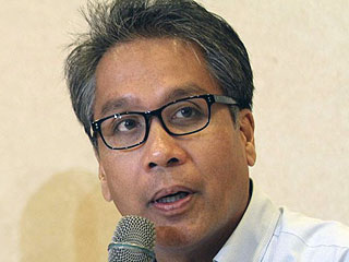 Roxas says distribution of firetrucks not related to 2016 bid | GMA ...