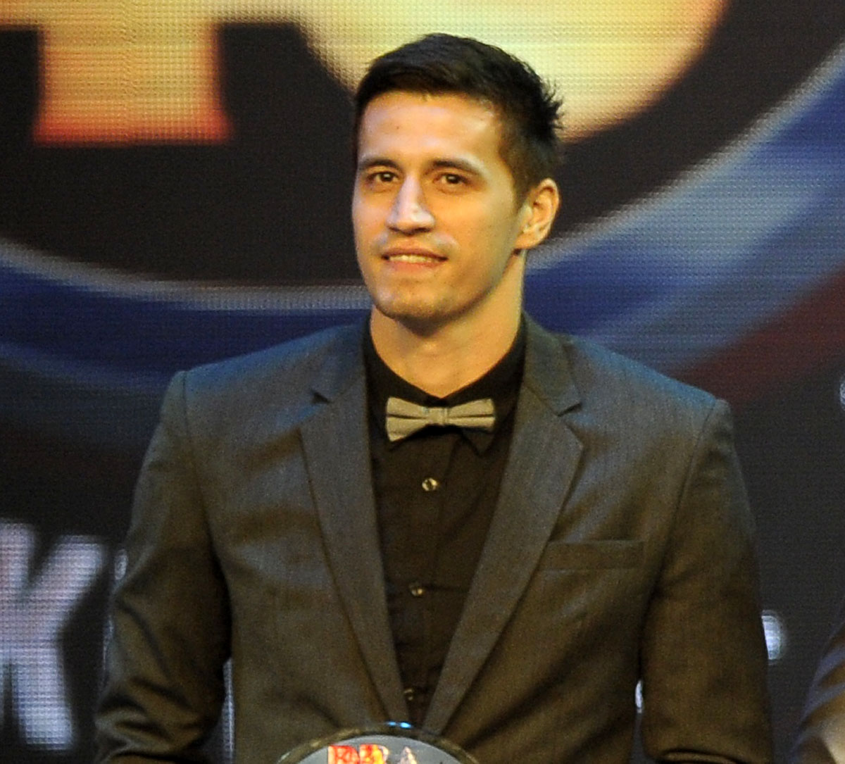 Marc Pingris apologizes for ‘selfie’ incident | GMA News Online