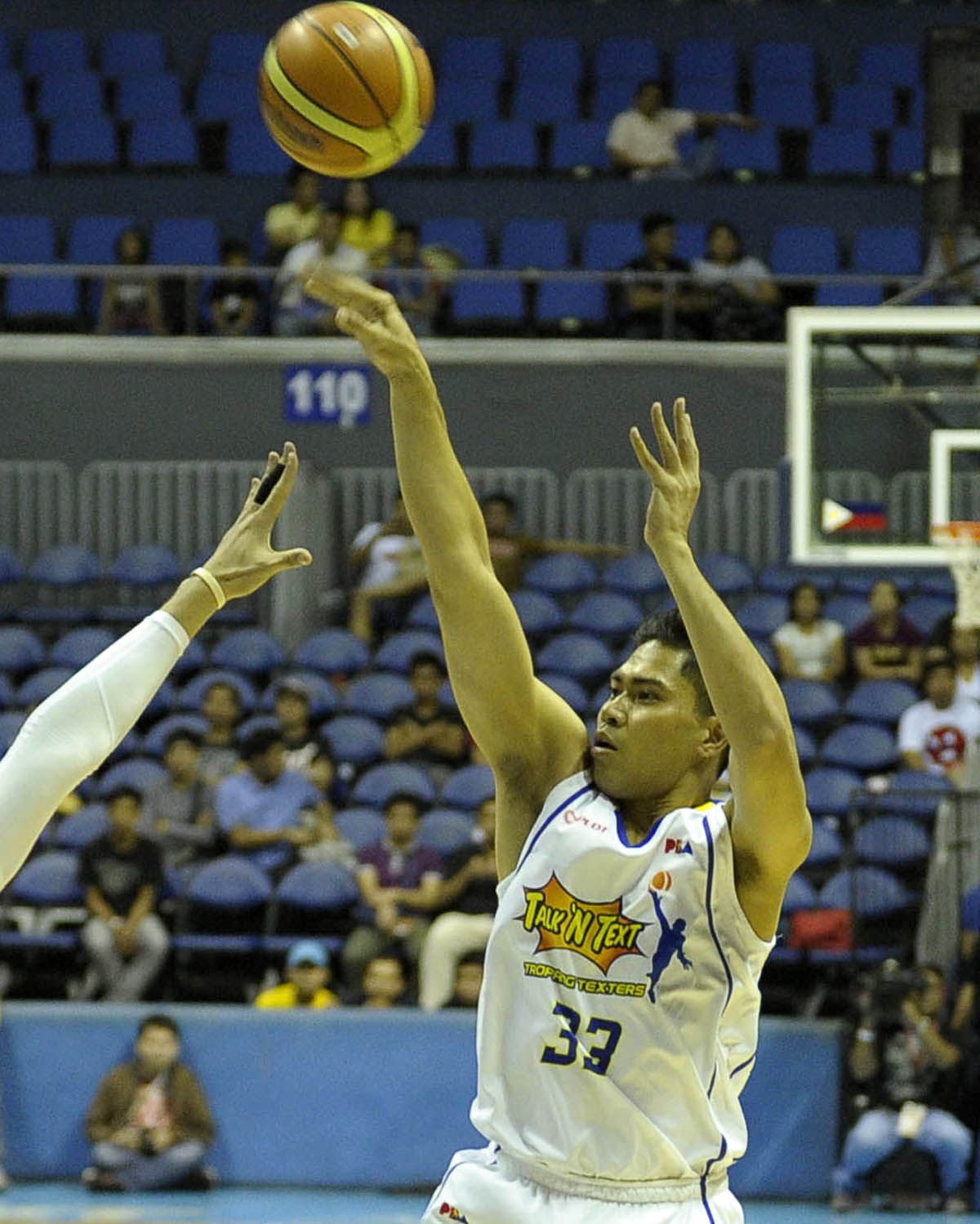 De Ocampo drops 20 points to announce comeback | GMA News Online