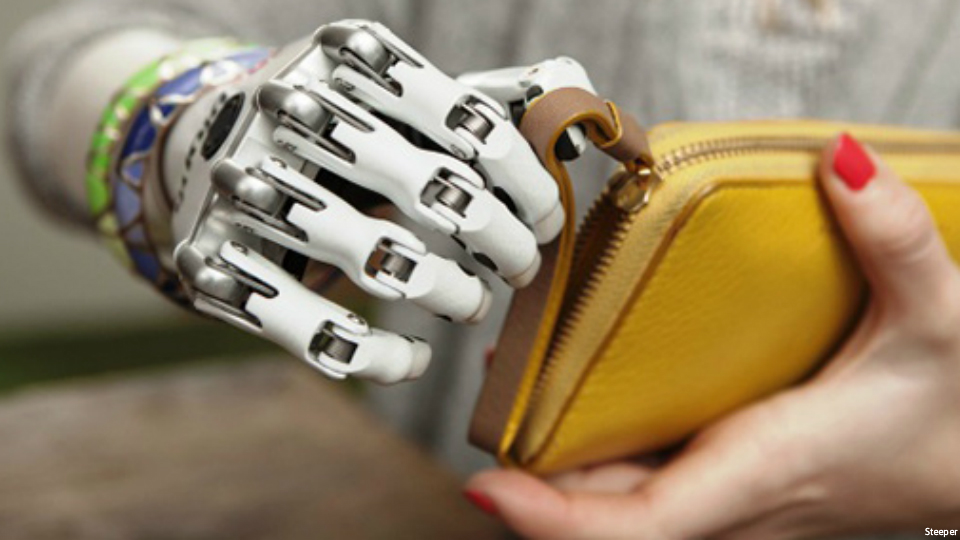 This woman's ‘lifelike’ bionic hand brings us closer to our replicant ...