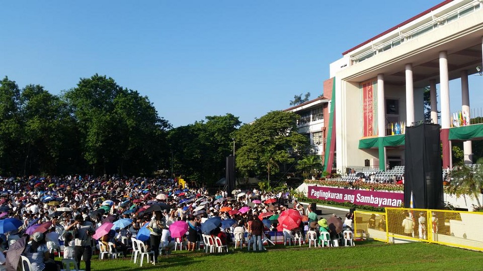 UP Diliman holds graduation rites | Photos | GMA News Online