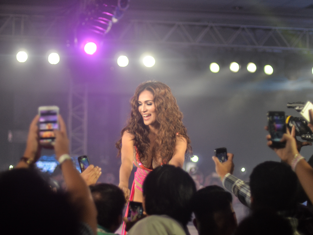 What Ellen Adarna thinks about Jennylyn Mercado as FHM's sexiest | GMA ...