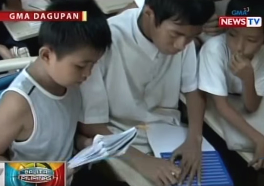 Grade 6 na bulag, pursigidong makatapos ng pag-aaral | GMA News Online Grade 6 na bulag, pursigidong makatapos ng pag-aaral | GMA News Online