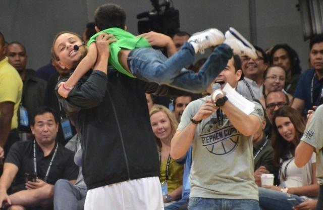Steph Curry in the Philippines