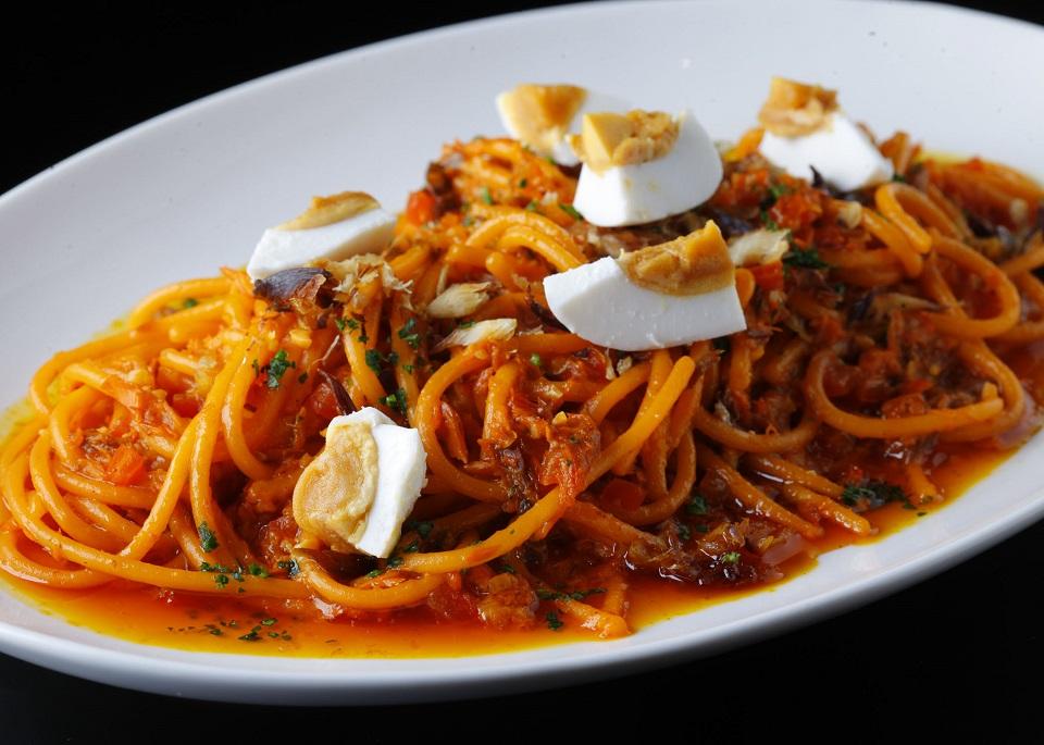 Laing + lasagna and tinapa with spaghetti at New York Pinoy Deli | GMA ...