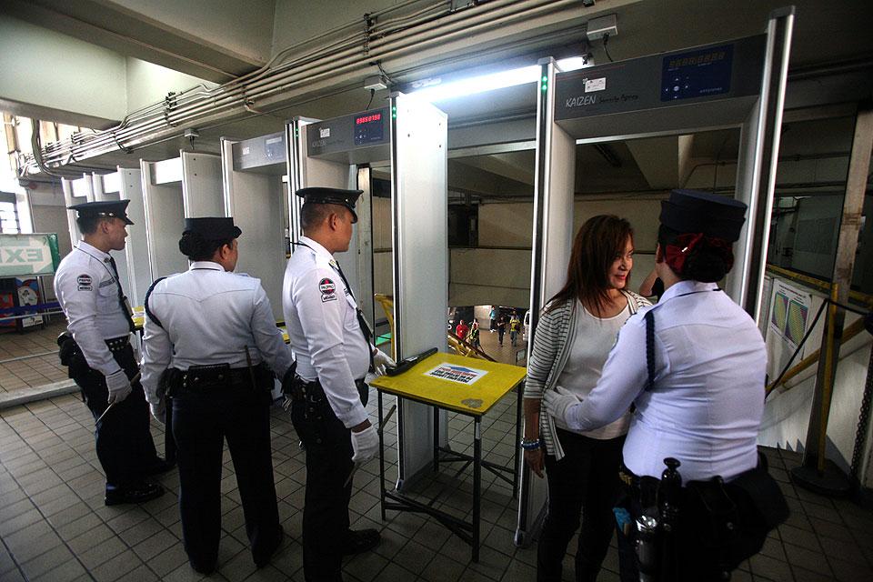 PNP briefs security guards on security situation, how to deal with bomb ...