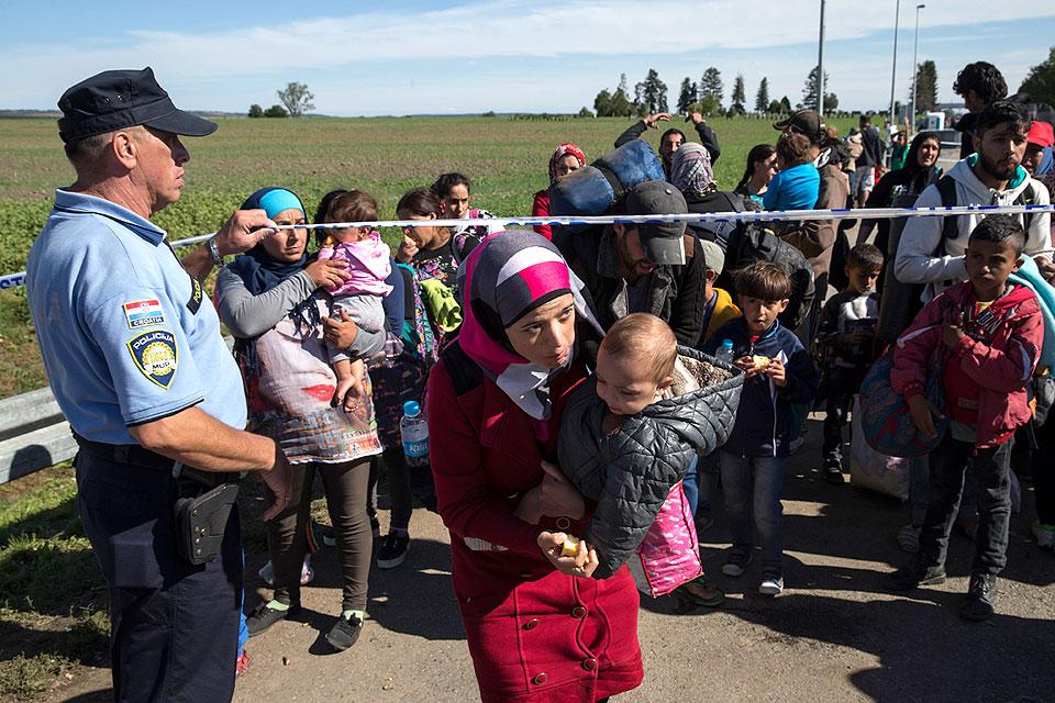 Croatia, Serbia restore key border crossing traffic | GMA News Online