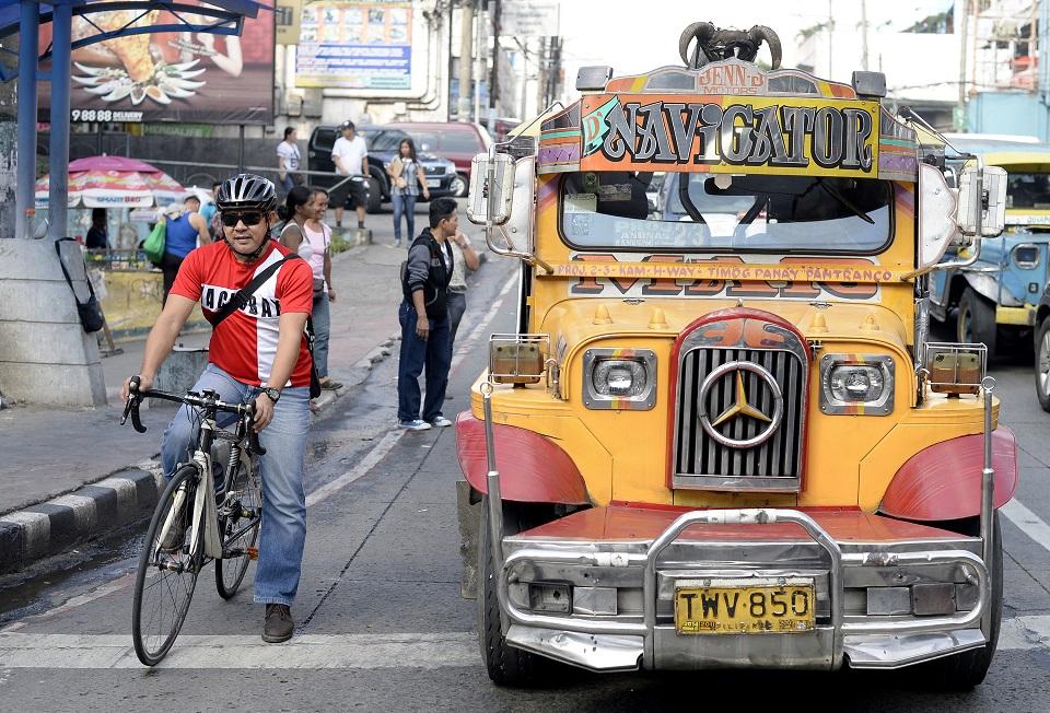 Transport group eyes implementing lower jeepney fare | GMA News Online