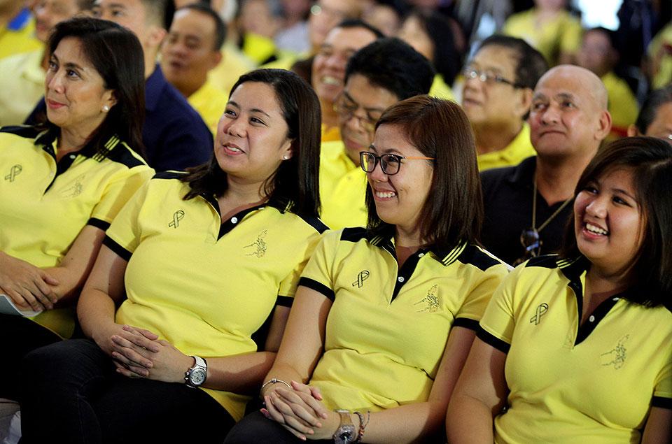 Robredo sisters ready to put lives on hold for Leni | GMA News Online